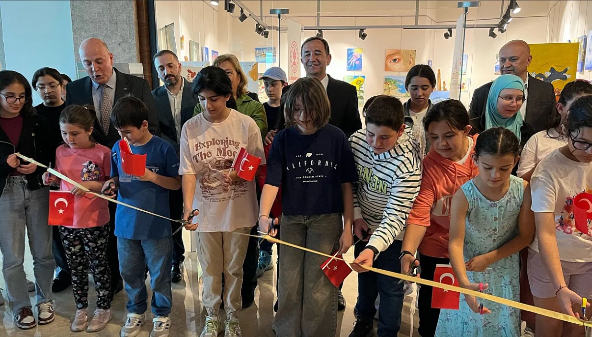 MİNİK ELLER RESİM SERGİSİ AÇILDI - Afyon Haberleri